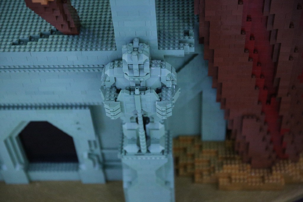 [SDCC] LEGO Smaug Statue Details - FBTB