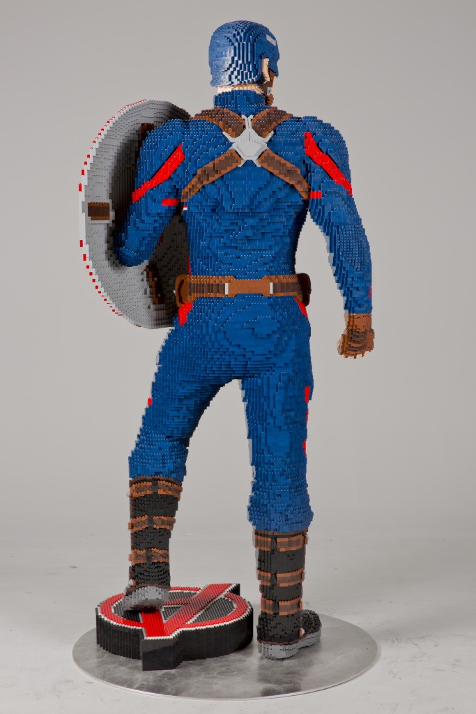 [SDCC] LEGO Life-Sized Models, Minifigure Giveaway Details - FBTB