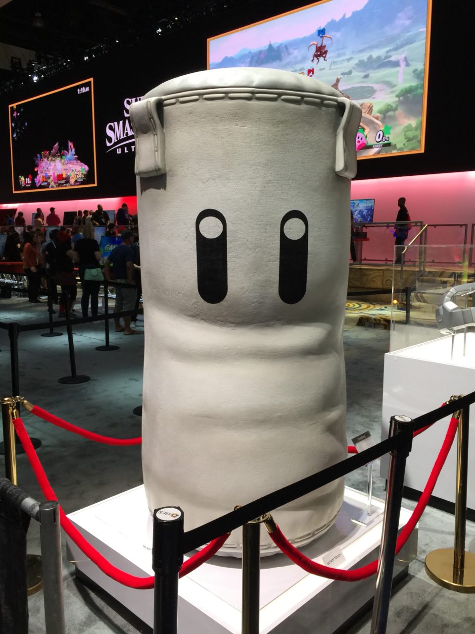 Smash Bros. Props At E3 - FBTB