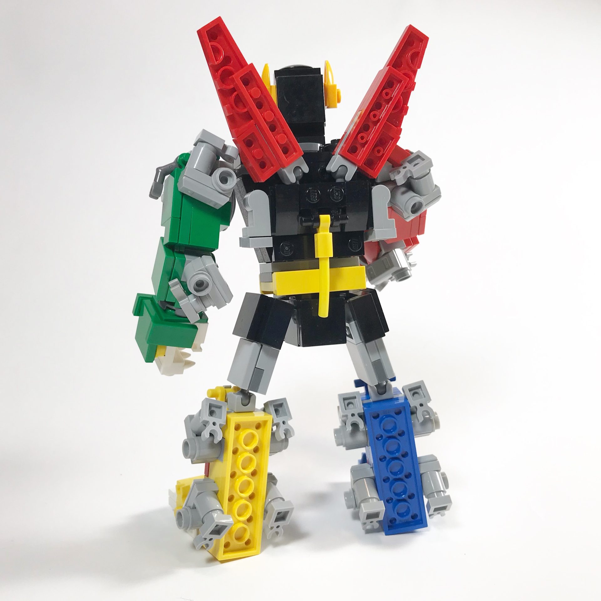 This Microscale Voltron LEGO Action Figure By Andrew Lee - FBTB